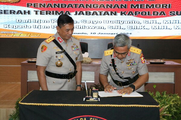 Kapolda Irjen Pol Yudhiawan Mendengarkan Paparan Laporan Kesatuan | Arenapost.id