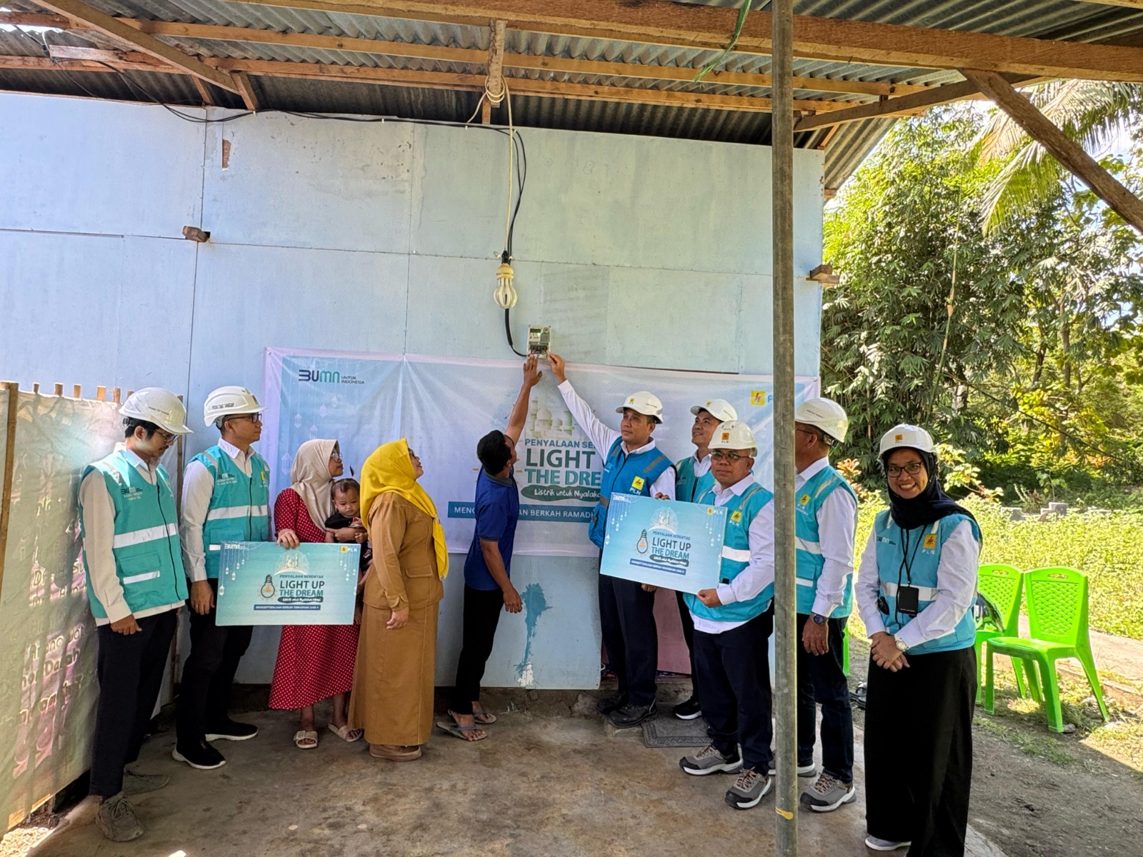 Wujudkan Ramadan Terang, PLN UP3 Gorontalo Salurkan Bantuan Pasang Listrik Gratis | Arenapost.id